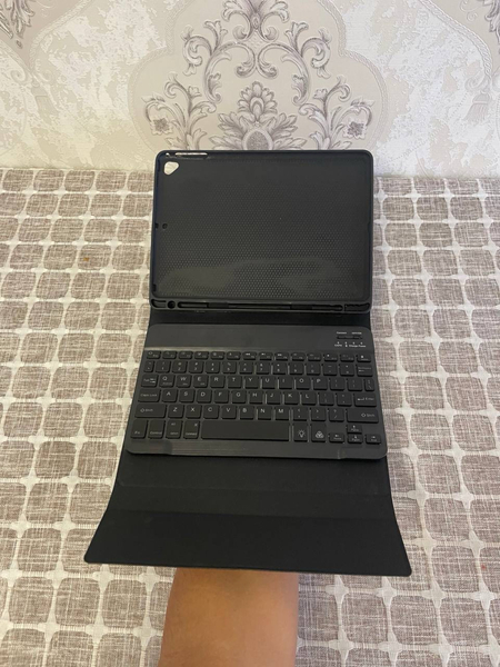 Ipad 6, Klaviaturali baquvvat chexol, + Original zaryadchik
