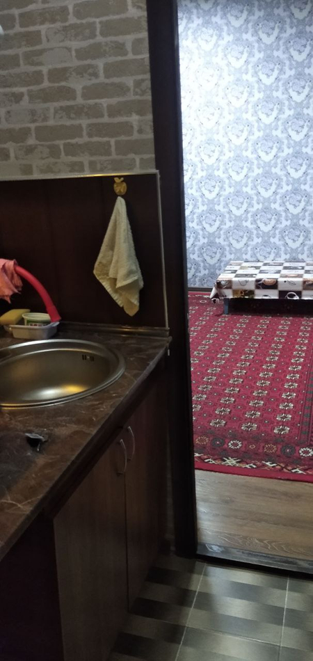 Bezmakler 1 xonalik uy ijaraga beriladi
