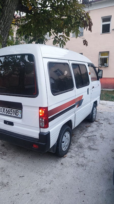Damas oq rang sotiladi