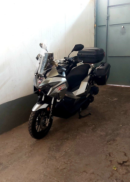 Продам Скутер X-ADV 180.