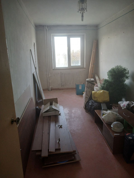 Срочно продам 2 ком кв 3 мик 3 этаж середина