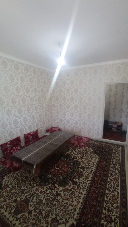 Navoiy shahar markazidan 1xonali uy 2 xonali qilingan sotiladi