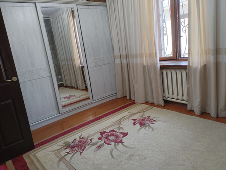 Ijaraga yu beriladi (student qizlarga) Chirchiqda ped.universitetni yo
