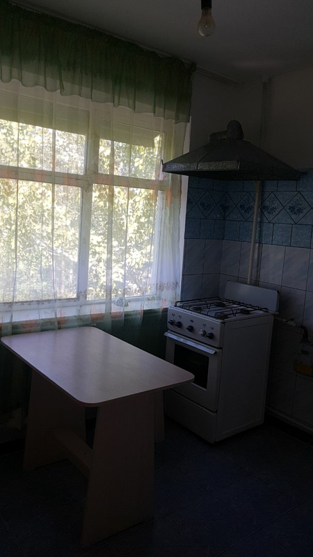 Срочно продам 3 ханалы квартира 22мкр дом13 кв9   3 этаж  боковой емес