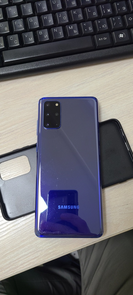 Продам  телефон  samsung galaxy  s20+ plus  12/256 snapdragon