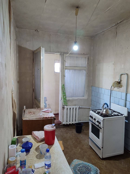 Uy sotiladi chilonzor  20 kv  3 xona 9 etaj  54000$