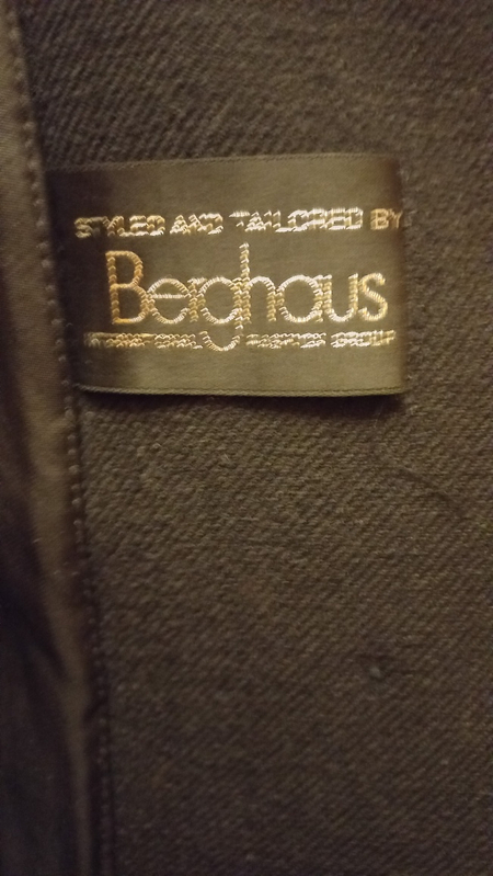 Зимнее пальто бельгийской фирмы Berghaus в хорошем состоянии черное
