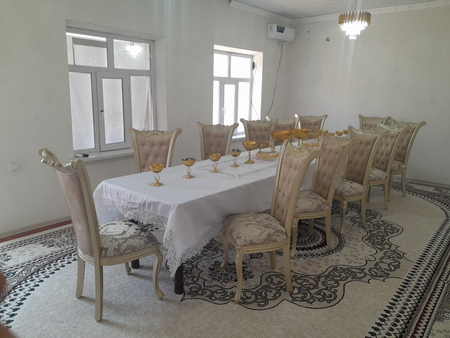 Hovli sotiladi nurafshon