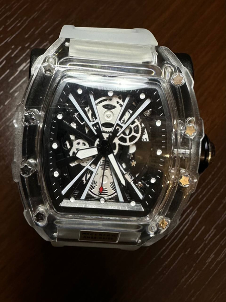 Richard Mille Rm56-01
Все функции работают
Ремешок(каучуковый)
Отличны