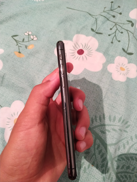 Iphone xs 64gb sotiladi