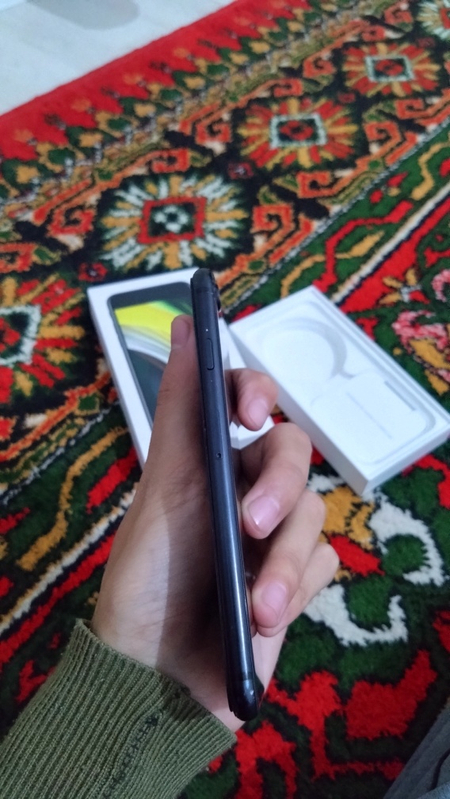 iphone se 2020 64g kar dak