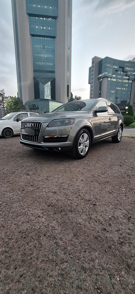 Audi Q 7  2010 Yil