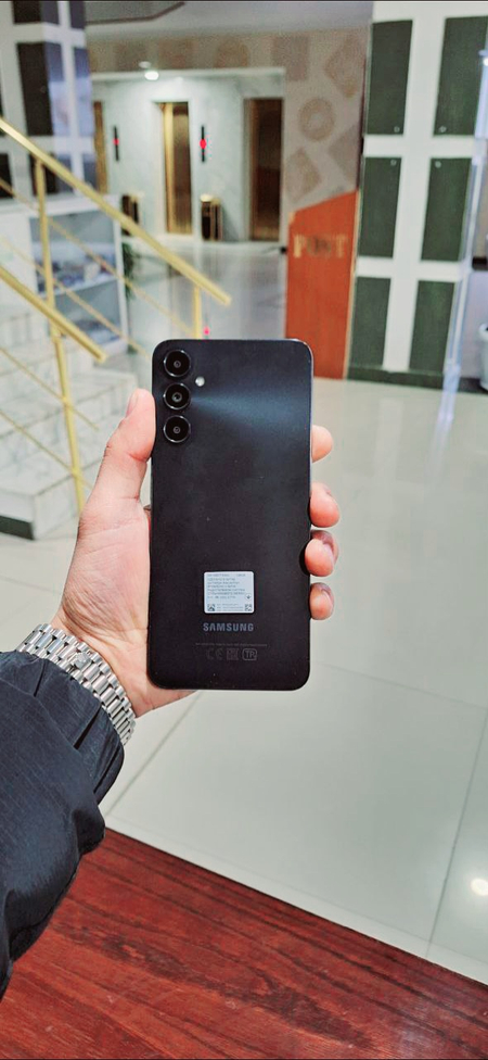 Samsung A 05  tezda sotiladi