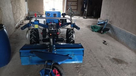 Mini traktor ZUBR 1100
