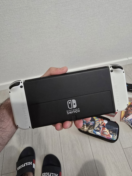 Nintendo Switch Oled+3 игры+2 доп джойстика+сумка+защит стекло