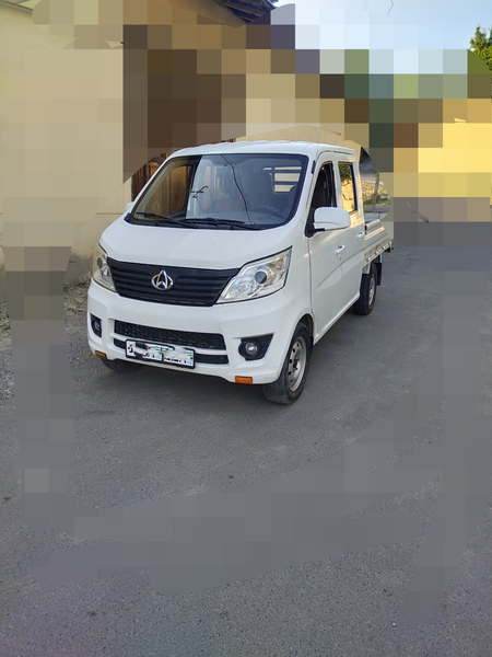 Changan 2015. prabegi.80 min .yoqilĝi turi    benzin/gaz.rangi jemchuk