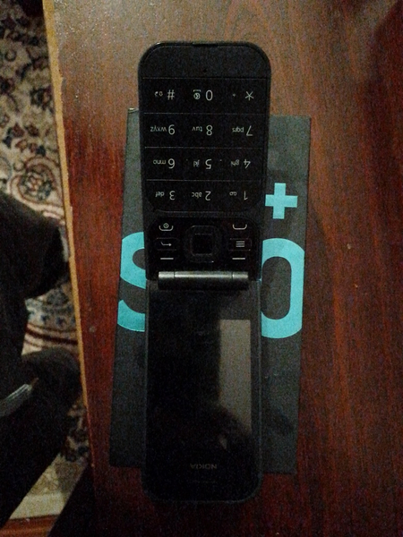 Nokia 2702 filp sotiladi
