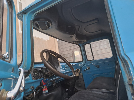 Zil 130 sotiladi.