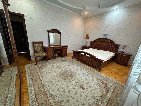 м.Буюк Ипак Йули ул.Муса Джалил 4-сот 3-комн 120 м² бассейн меб/тех
