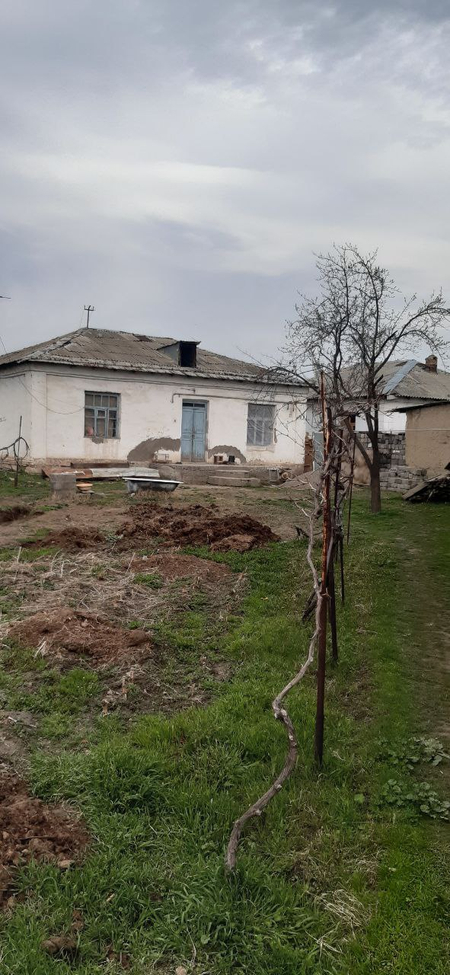 Уй сотилади бектемир тумани Мухтор Авезовда 9 сотих  4 хона