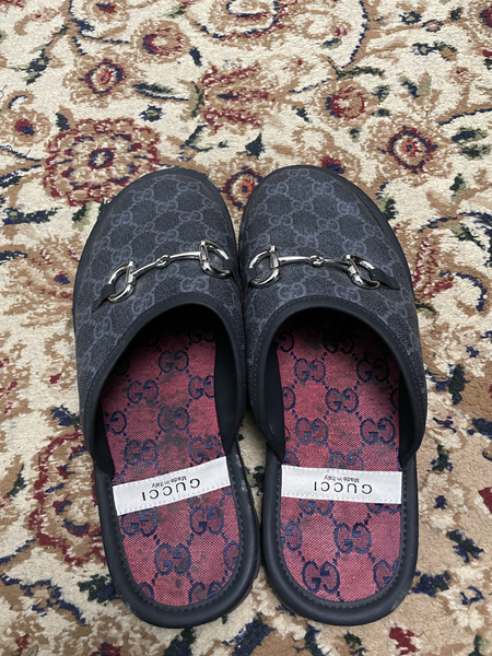 Продаю тапочки Gucci