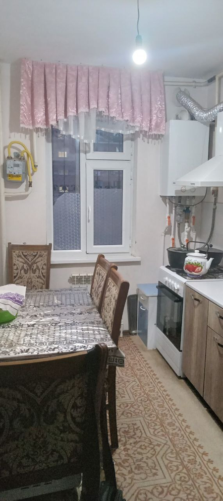 Срочно Чирчик дом 2 етаж 2 комн кварт  52.000$