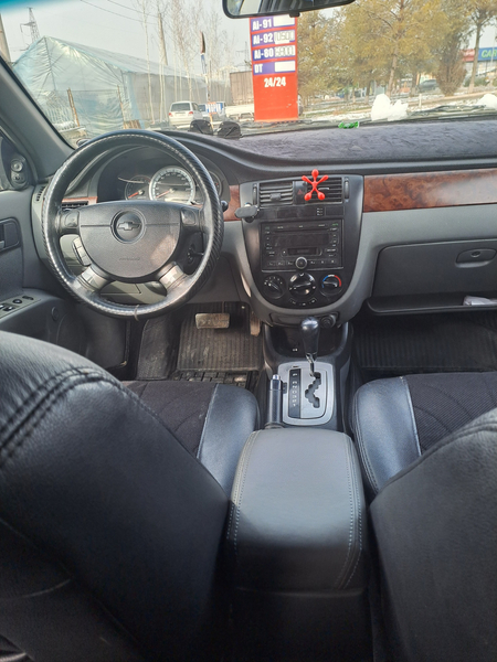 Lacetti sotiladi