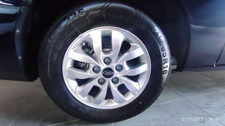 JAC M4 Komfort miniven turistlani tashishga