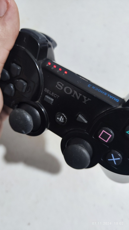 Satiladi playstation 3 jostygi baxasi kelisimli