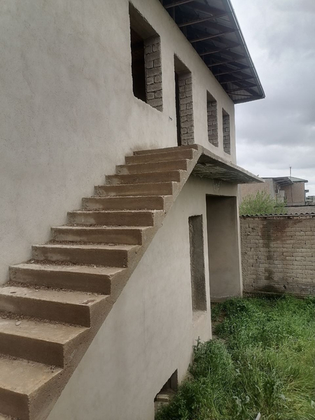 Noturar bino sotiladi, Ko'chkak yo'li yoqasida, 2 qavatli, 9-sotix