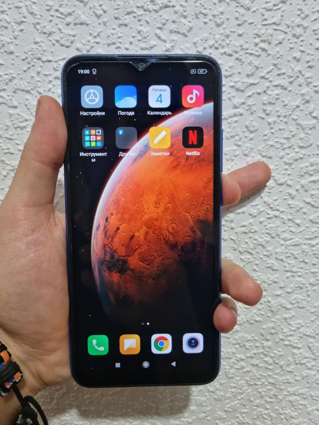 Продаю телефон Redmi 9 C память 4/64 в отличном состоянии!