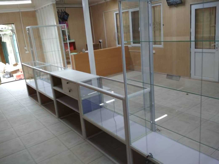 Акция,витрина,для магазина Прилавок торговый из профиля и стекла