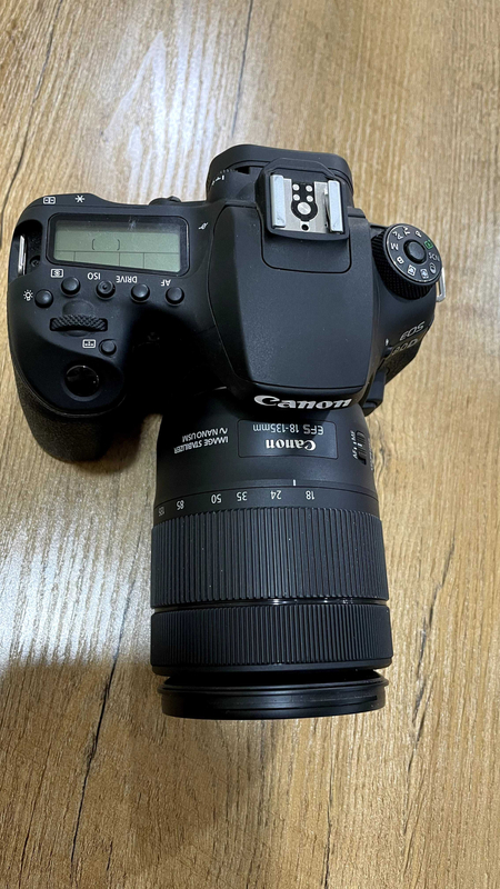 Фотоаппарат EOS 90D с объективом
