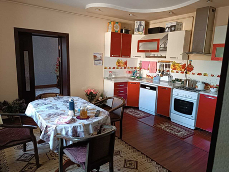 Продаю участок 5.5 соток Центр Кибрая - новая постройка