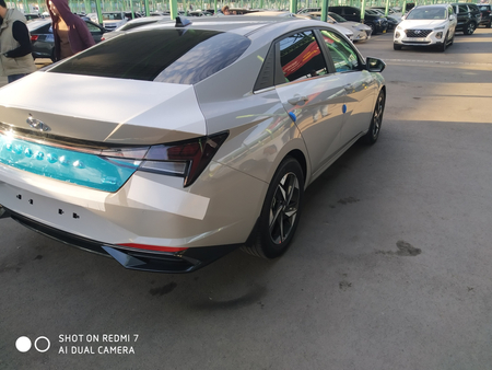 Продам срочно Hyundai Elantra краска 100%тоза 2 motor состояние идеаль