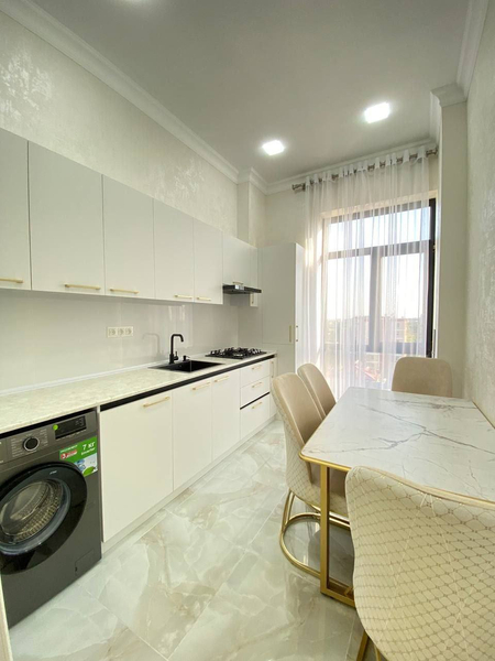 .Продам 2комнатную новостройку 56м2 евроремонт с мебелью техникой 93.9