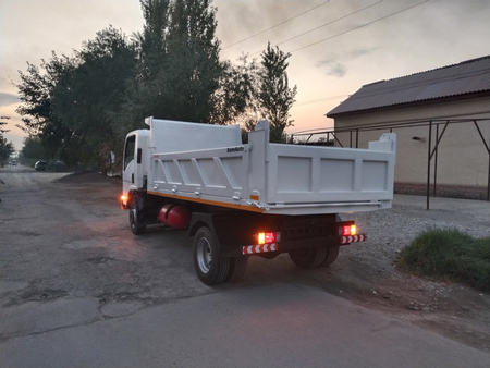 Isuzu samasval sotiladi aftobuzdan yigʻilgan 2009 yil