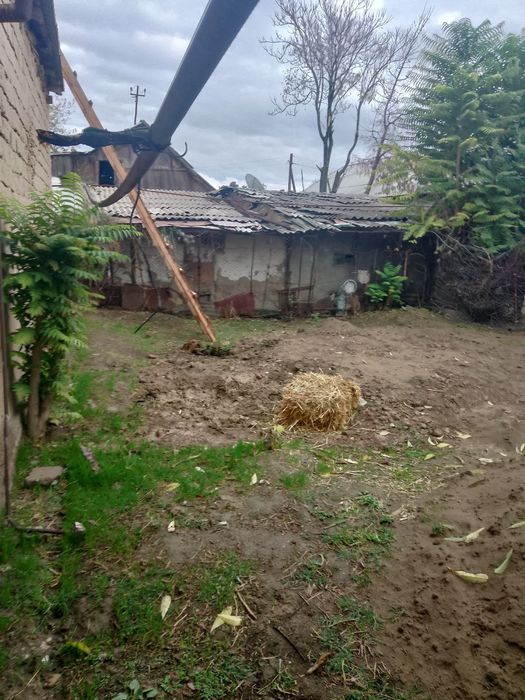 Участка сотилади 10 сотих хоналар сони 2та
