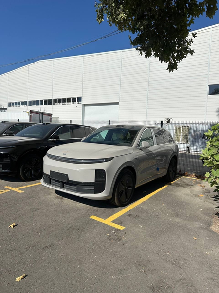 L6 Max Elephant grey Oq salon sotuvda tayyor