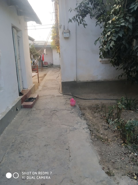 Hovli sotiladi srochna