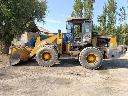 pagruzchik 1.8 kublik sotiladi