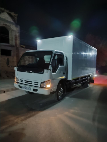Isuzu nqr 71qiynalmagan moshina