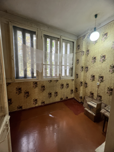 Срочно!!! Продам Юнусабад-15 2/3/4 балкон 2*6 по линии метро