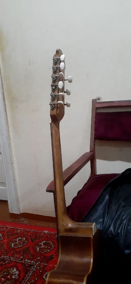 Gitara eskiroq qopini ham qoshib beraman