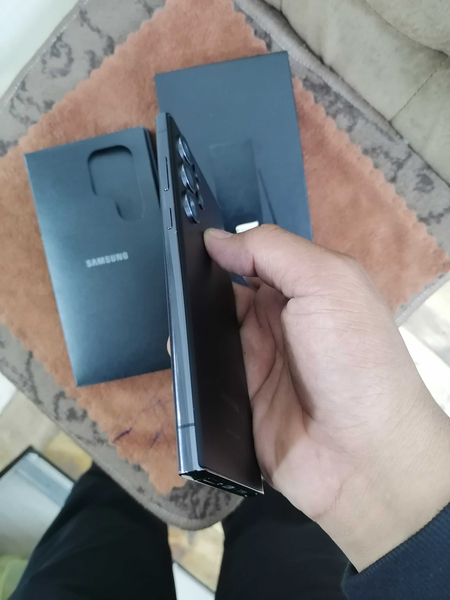Samsung Galaxy S23 Ultra 12/256 holati ideal korfka dokmetlar bor 690$