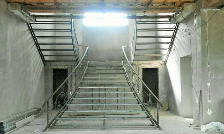 От м. БИЙ 26км в сторону Паркента.Продам дом на 3уровнях и на 16сотках