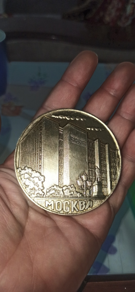 Продам медали настольные и медаль шухрат