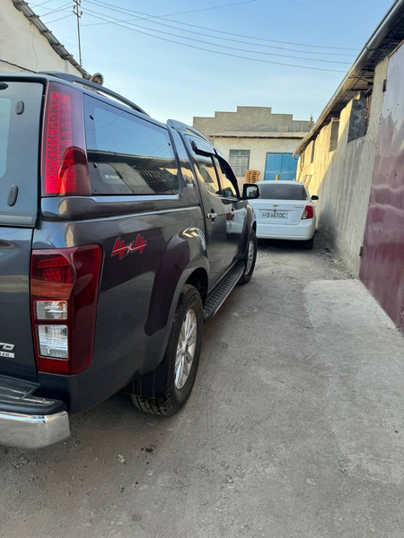 Продается Isuzi D-Max в хорошем состоянии
