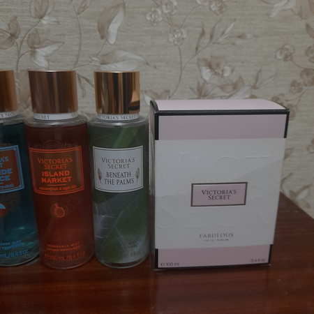 Спреи и духи Victoria Secret