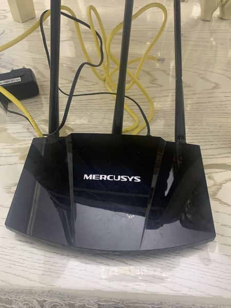 Wifi роутер сотилади срочно